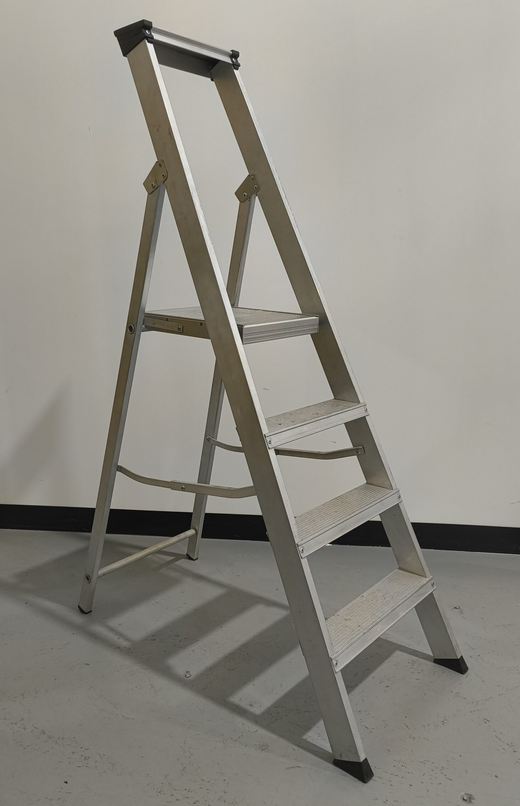 Step Ladders vs. Step Stools